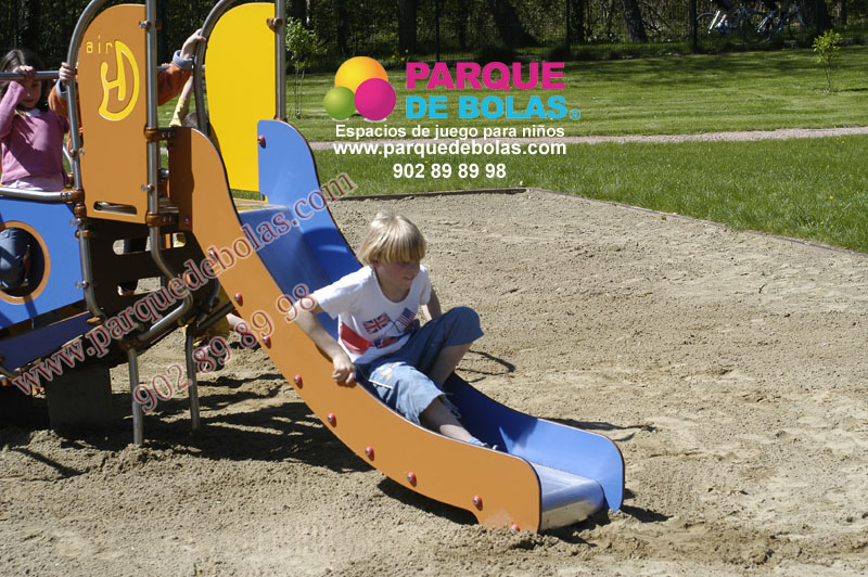 Parque infantil AVION con tobogán - Parquedebolas.com